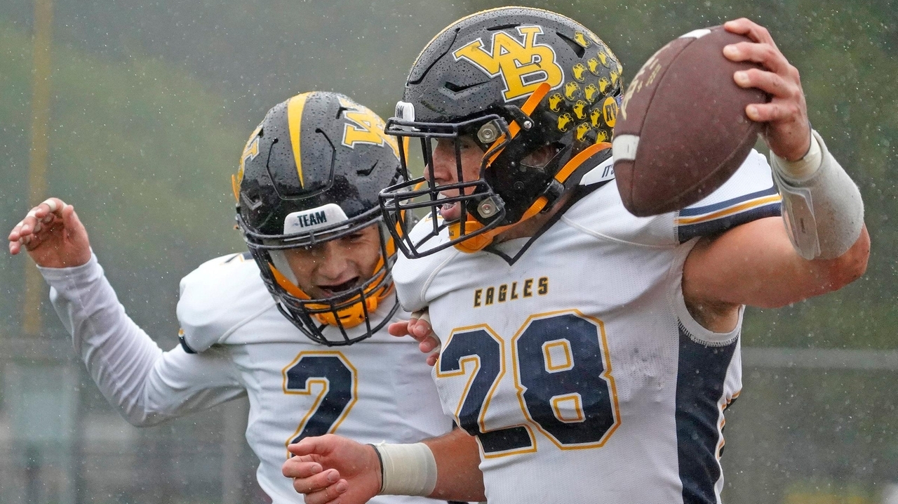 West Babylon improves to 3-0 after win over Smithtown East - Newsday