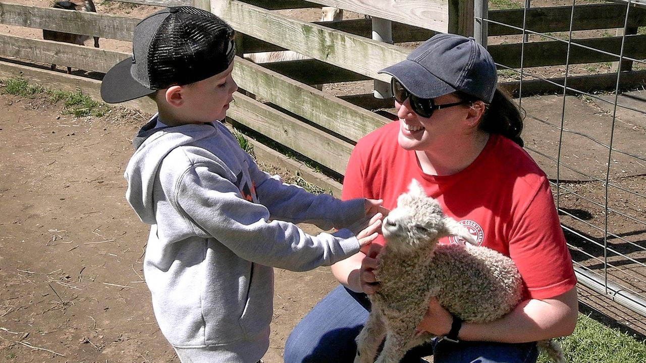 Third annual 'Bloom' Wellness event draws Latinos to Suffolk County ...
