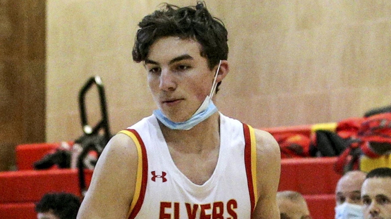 Chaminade's Dave DeBusschere carries the proud name well - Newsday