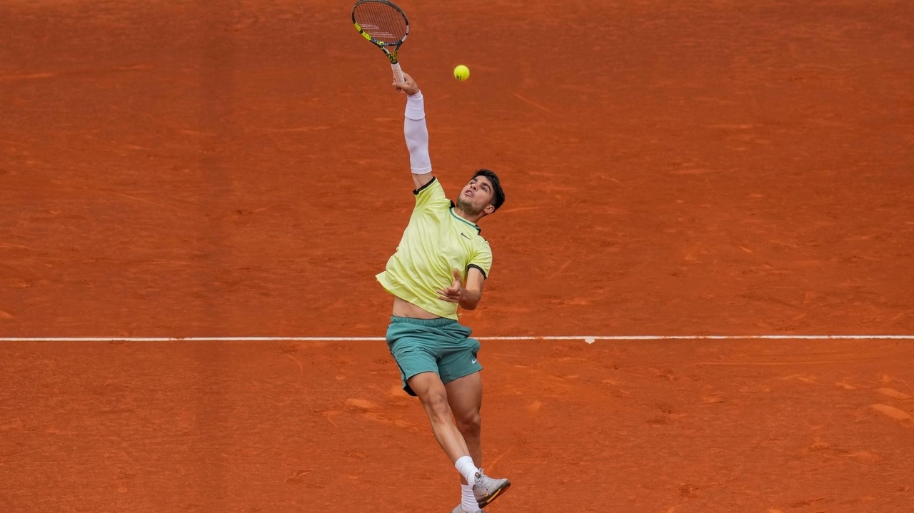 Alcaraz earns another comfortable win in Madrid. Spaniard is making ...