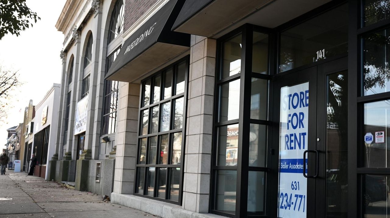 Retail, restaurants top list to boost Lindenhurst downtown - Newsday