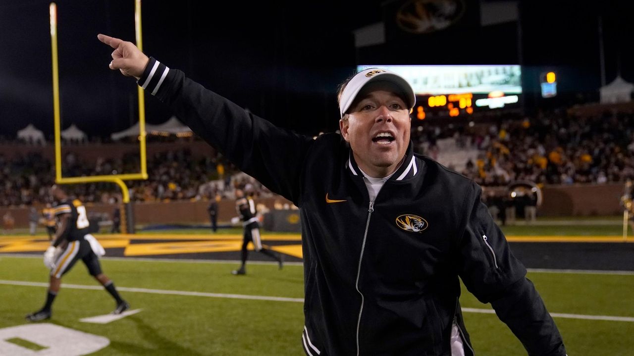 No. 10 Missouri seeks 10-win season in matchup with Arkansas for Battle ...