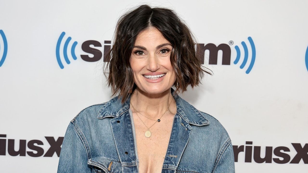 Long Island's Idina Menzel returning to Broadway in 'Redwood' - Newsday