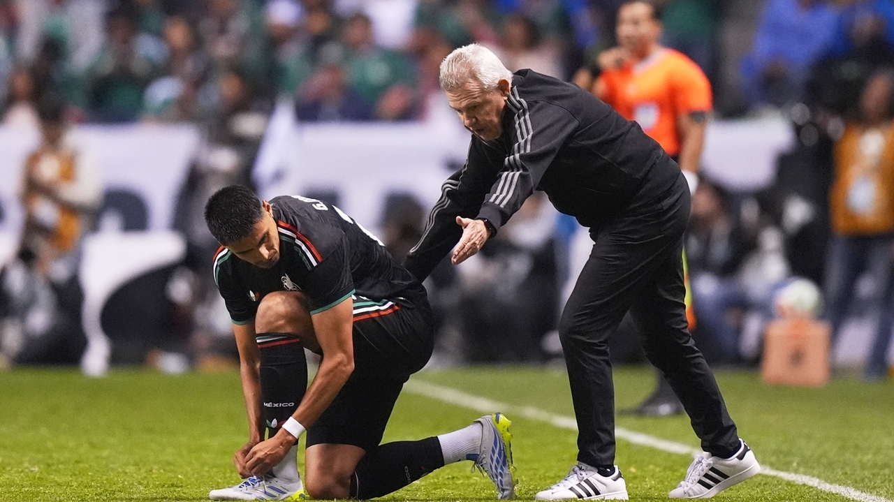 Aguirre ramps up Mexico's World Cup mind games with 1986 heroes and ...