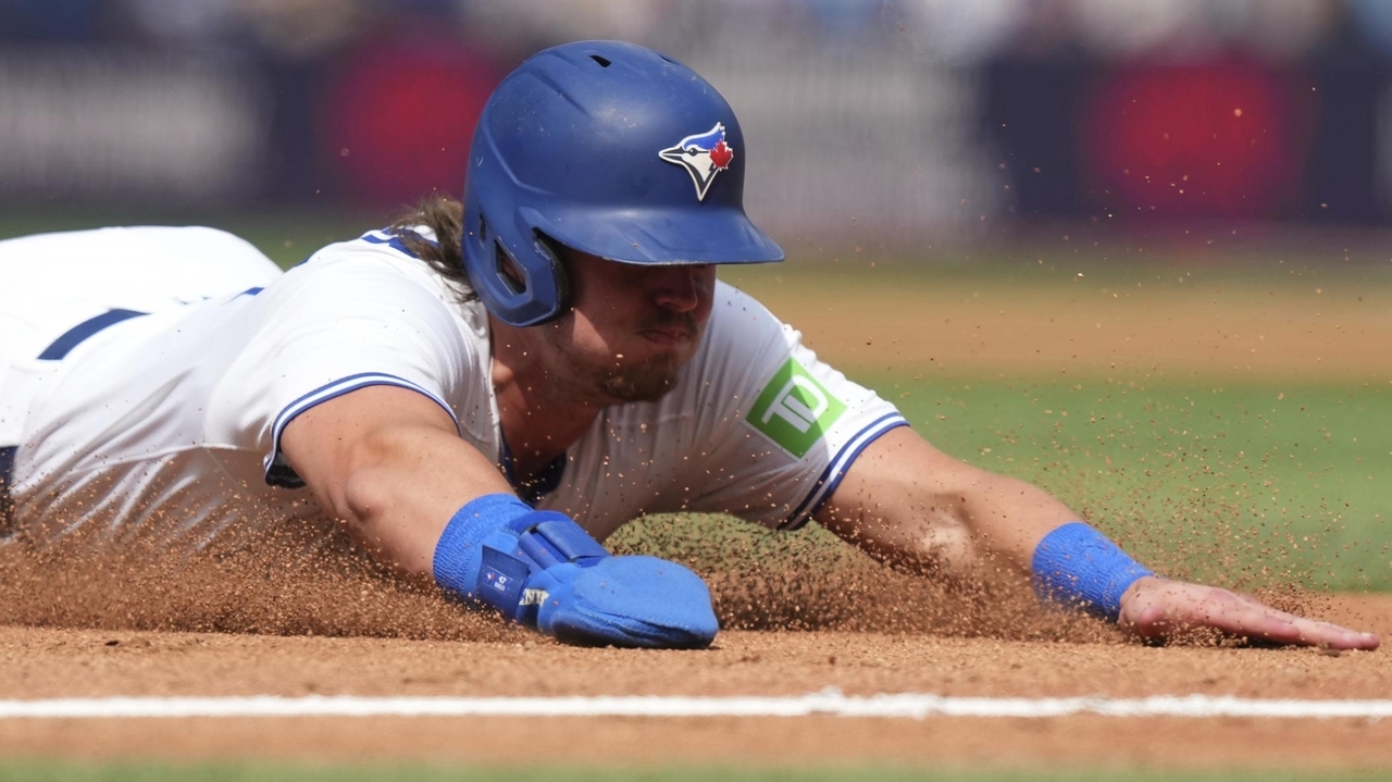 Barger has career-high 4 hits as Blue Jays beat Giants to extend home ...