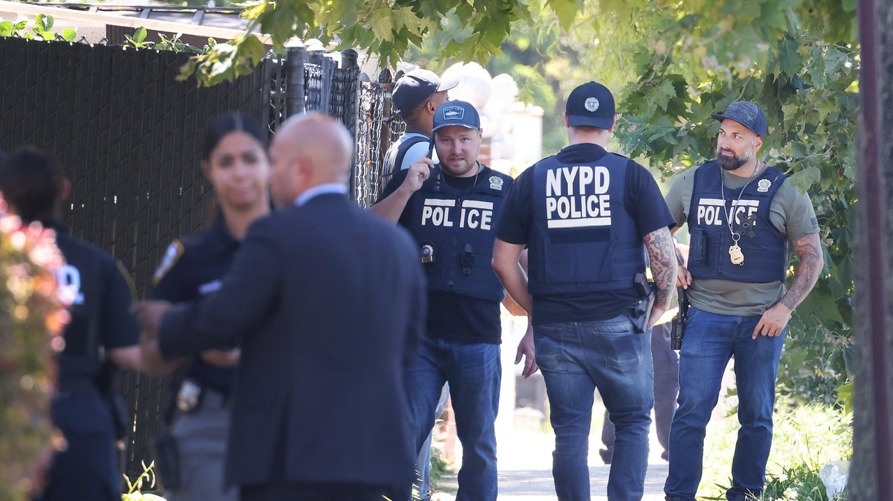 NYPD detective shot in Queens, officials say - Newsday