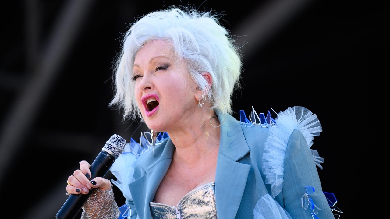 Cyndi Lauper's farewell tour at Jones Beach - Newsday