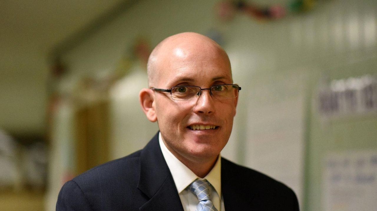Port Jefferson superintendent to take over Elwood district - Newsday
