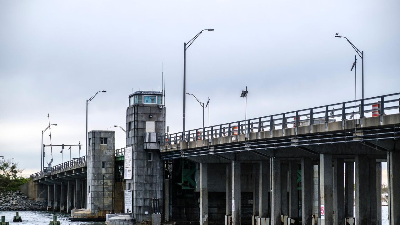 State to study whether Loop Parkway drawbridge should be replaced - Newsday