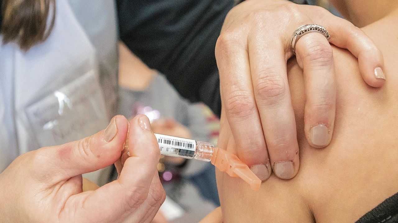 Long Island flu cases spike, U.S. doctor visits for symptoms hit 15-year peak - Newsday