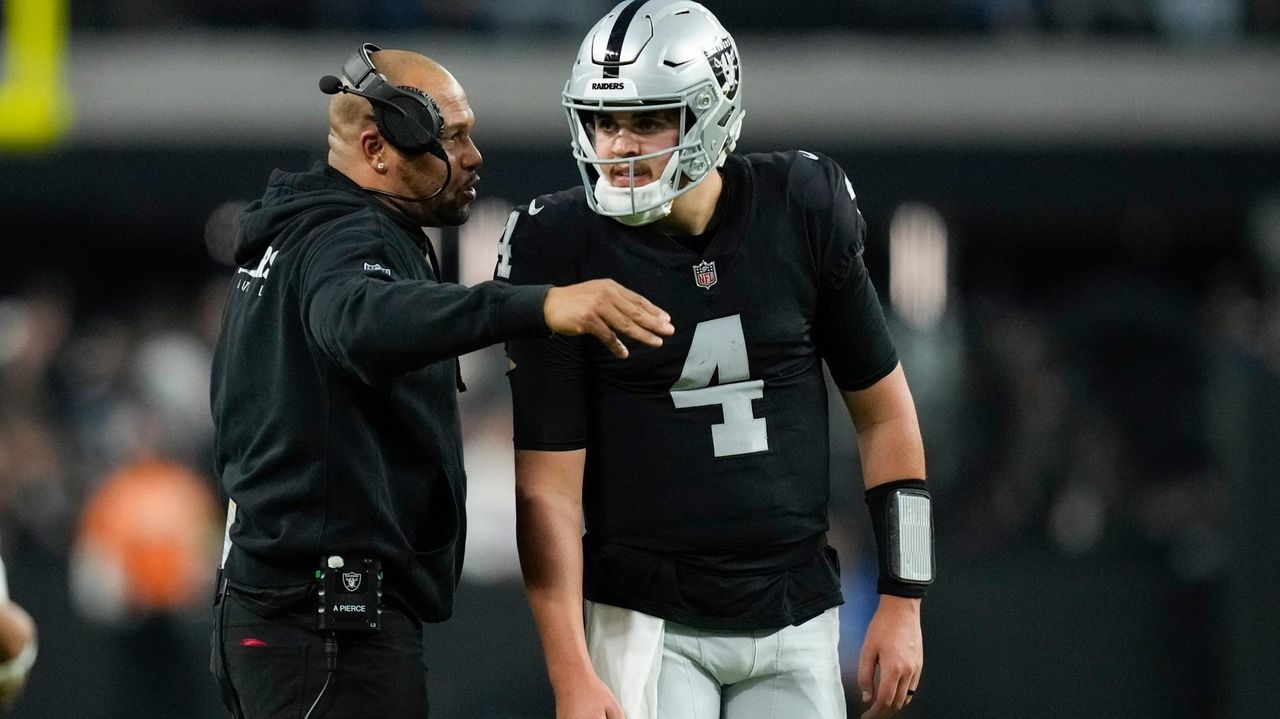 O'Connell, White and pass rush lead Raiders to 27-14 win over Broncos ...