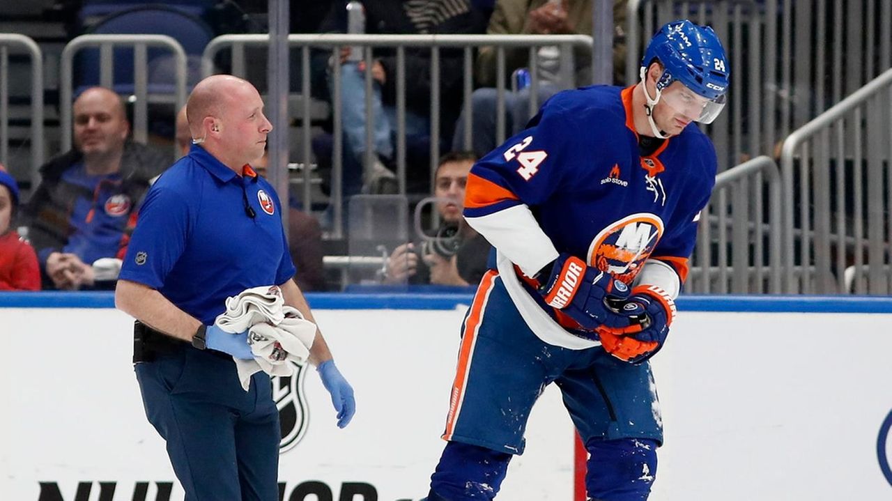 Islanders' Scott Mayfield uses 4 Nations Face-Off break to heal - Newsday