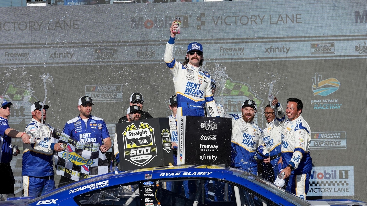 Blaney ends Reddick's streak to give Team Penske a Phoenix weekend ...