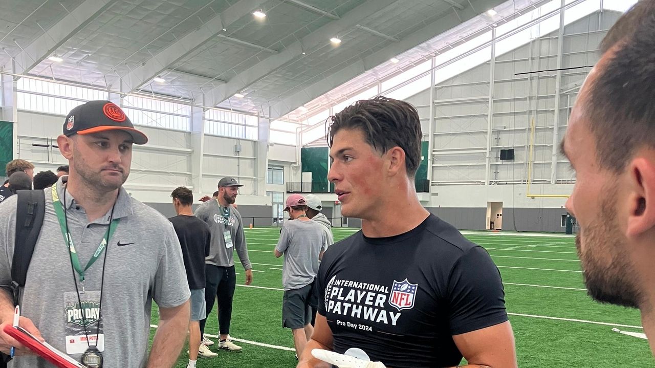 Welsh rugby star Louis Rees-Zammit was the center of attention at NFL's ...