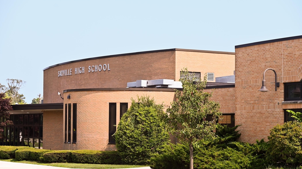 Sayville school board revoked $210G payout to departing administrator ...