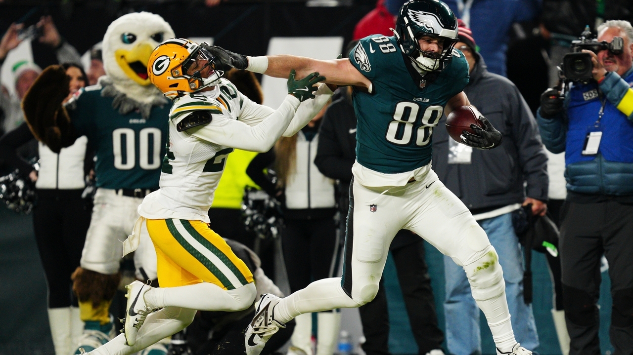 Hurts tosses 2 TD passes and Goedert throws 3 stiff-arms to lead Eagles ...