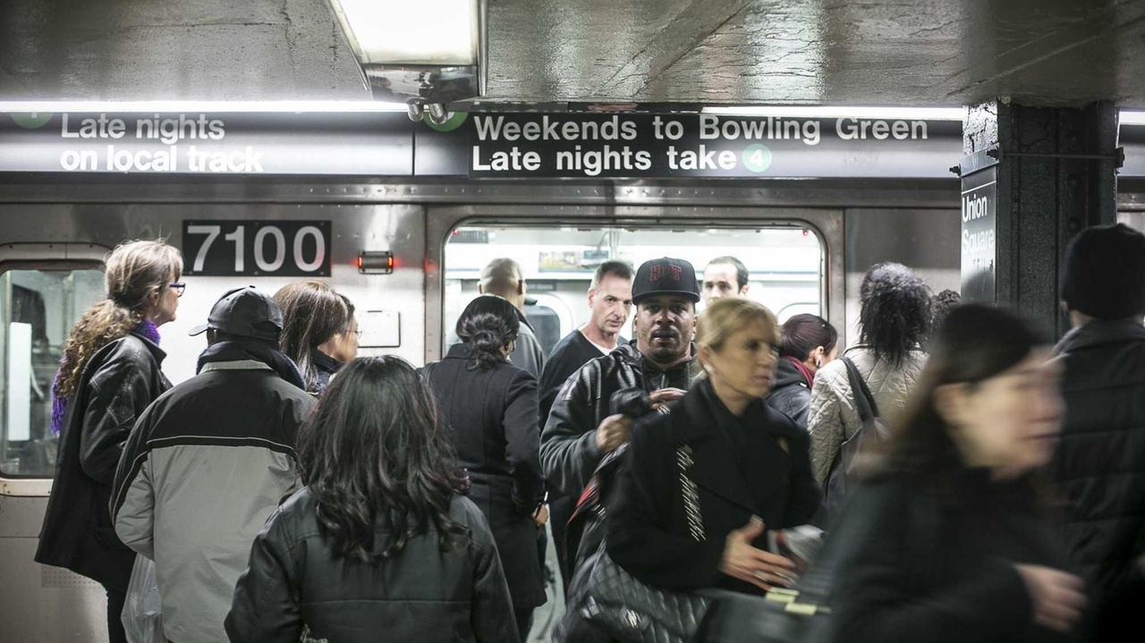 Letters: MTA instructs riders on courtesy - Newsday