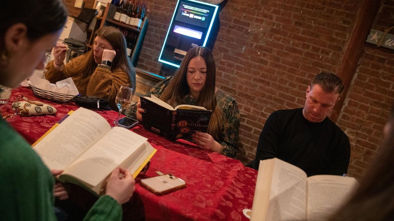 Inside Long Island's Silent Book Club, where dozens are coming together ...