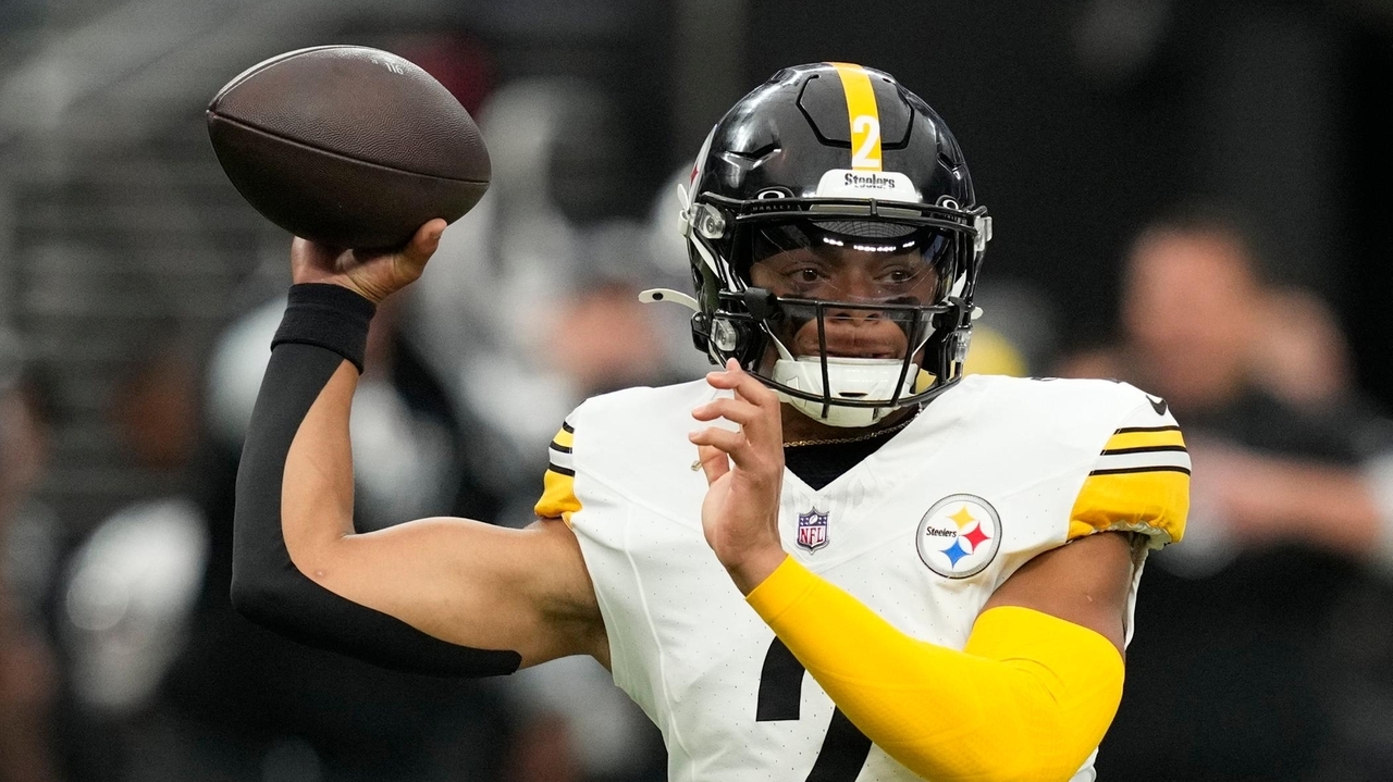 Justin Fields headed to the Jets on a two-year deal, according to ...