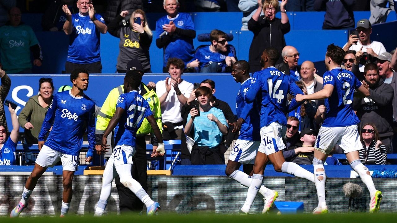 Liverpool gets Premier League title boost as Arsenal drops points at ...