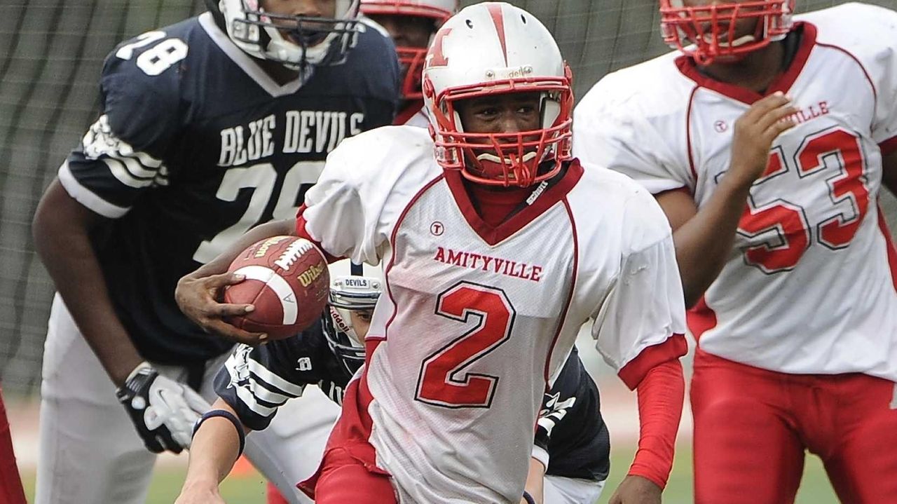Sean Walters' touchdown plunge helps Amityville edge Westhampton - Newsday
