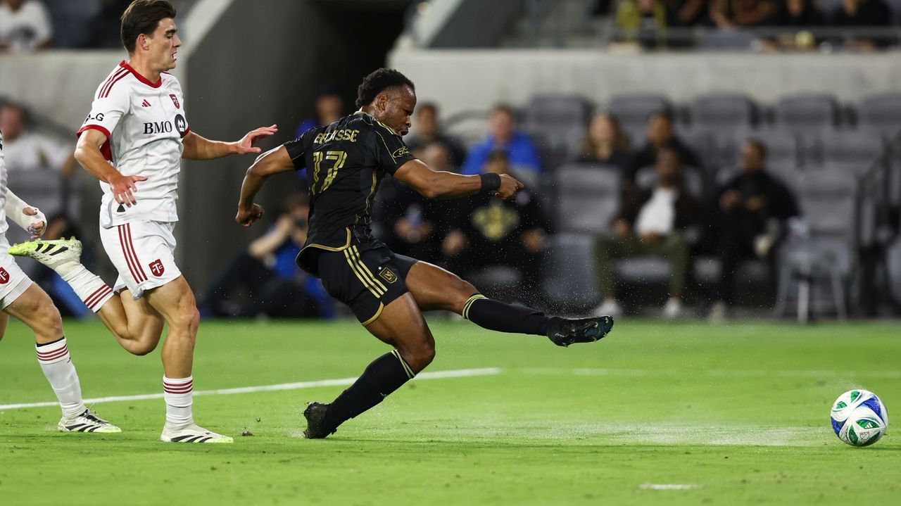 Jeremy Ebobisse and Frankie Amaya each score as LAFC beats Toronto 2-0 ...