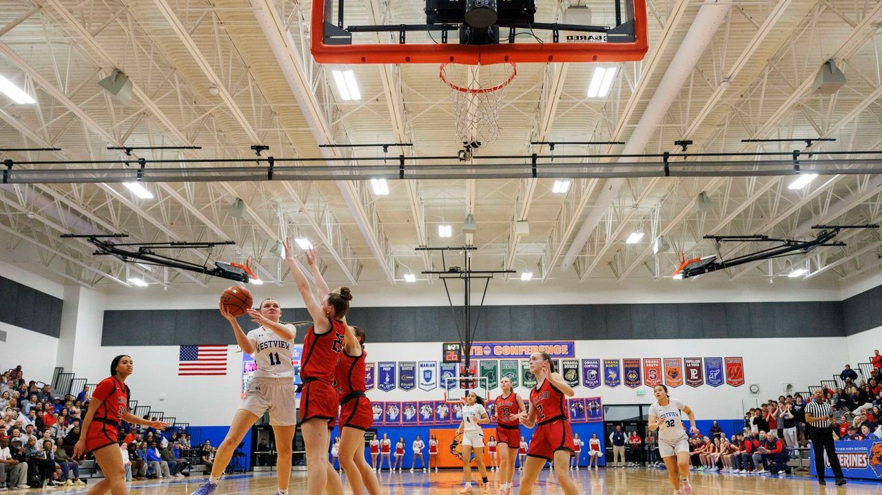 Shot clocks for high school basketball remain a no for nearly half the ...