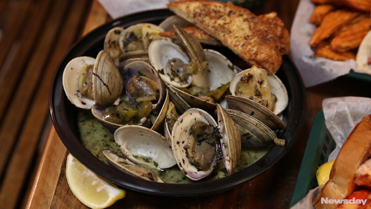 DJ’s Clam Shack review: Seafood restaurant in Wantagh serves New ...