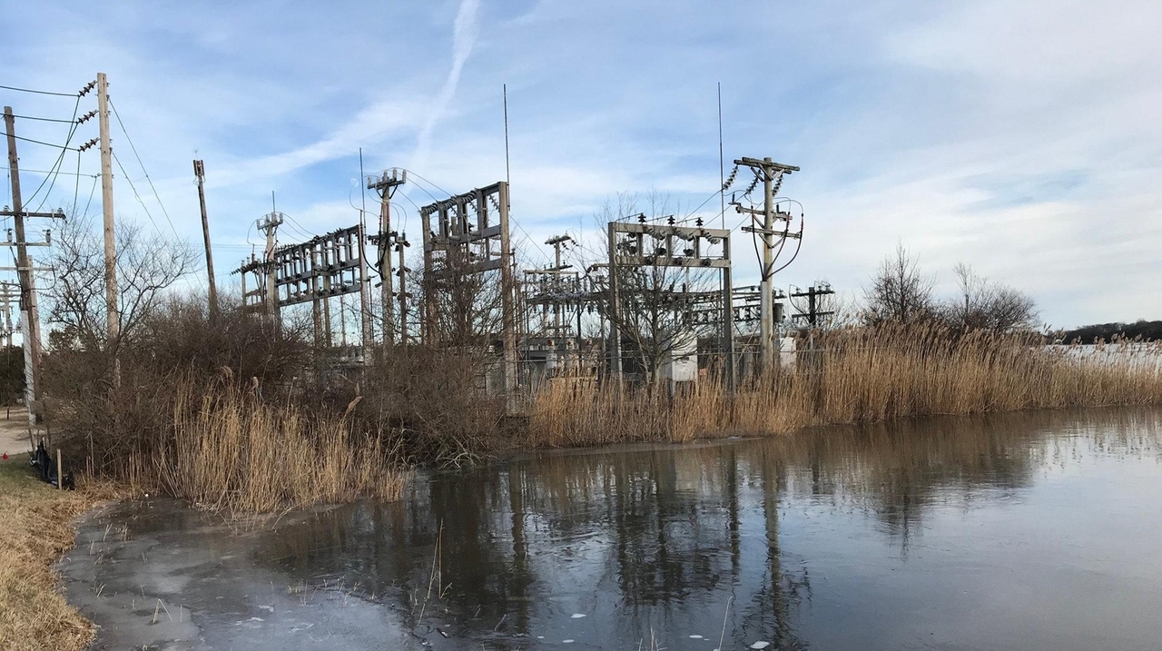 PSEG meets with Montaukett chief, residents opposed to substation near ...