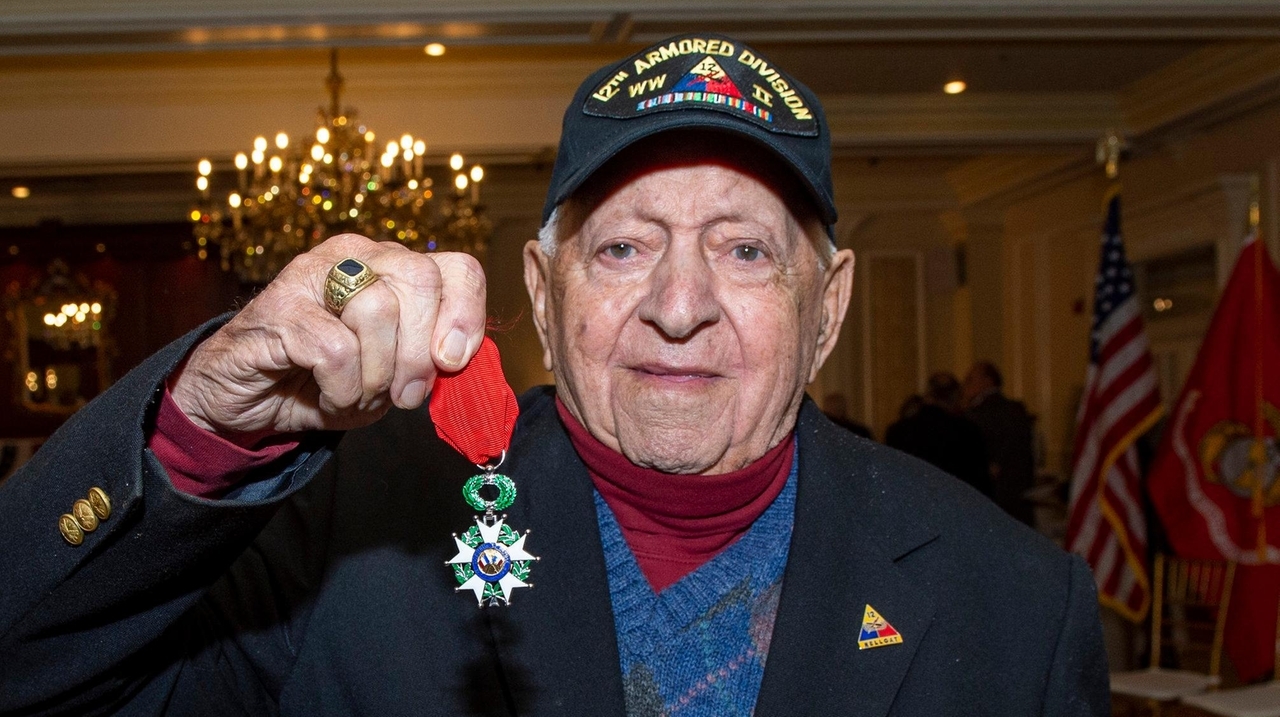 Military vets feted in New Hyde Park for lives spent in the service of ...