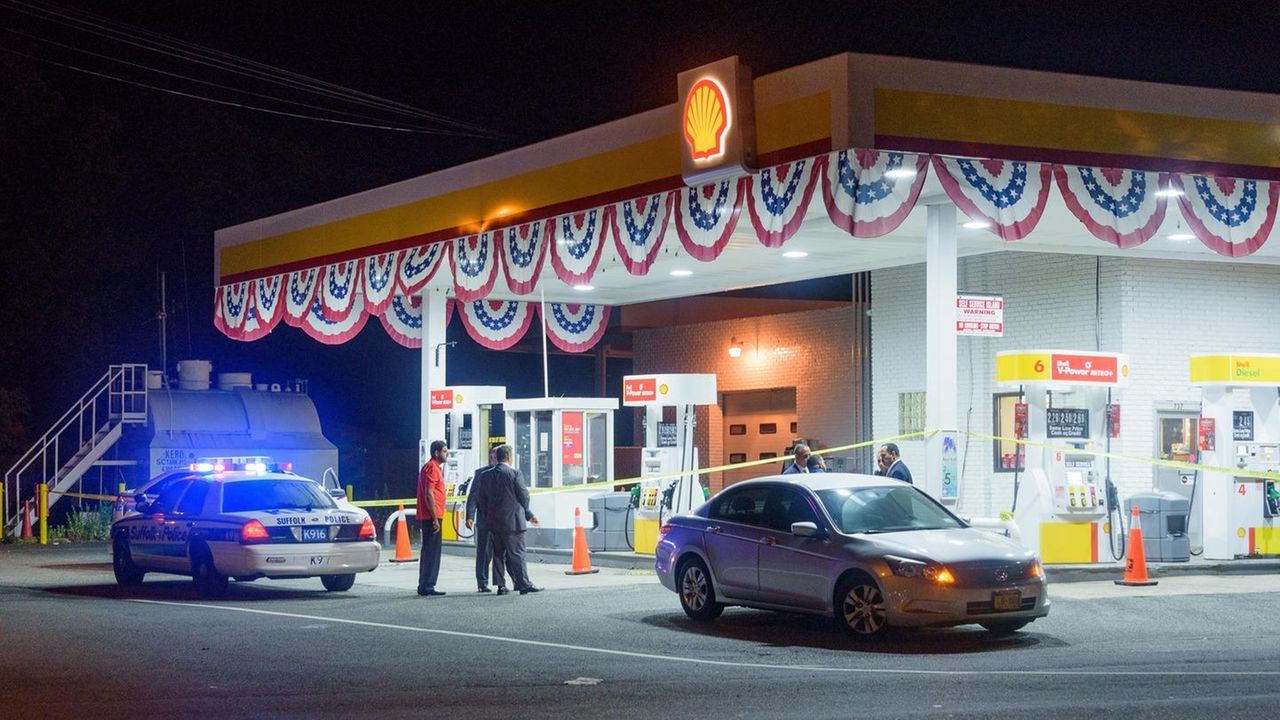 Shirley Shell gas station robbed at gunpoint, police say - Newsday