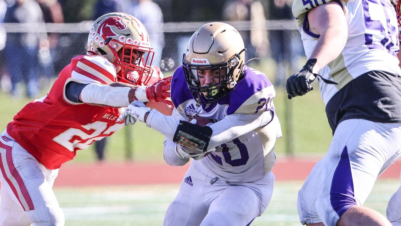 Sayville O-line clears path for Messina's 231 yards, 4 TDs - Newsday