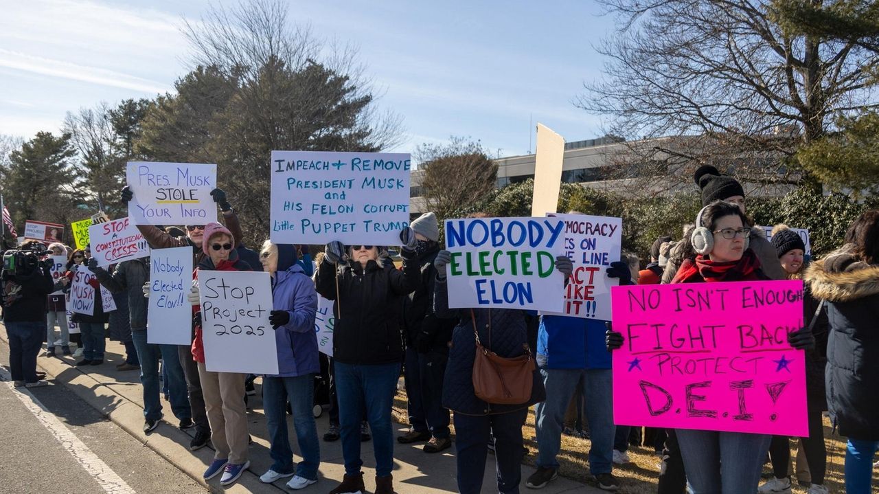 In Long Island protest, Schumer, Gillibrand urged to fight against ...