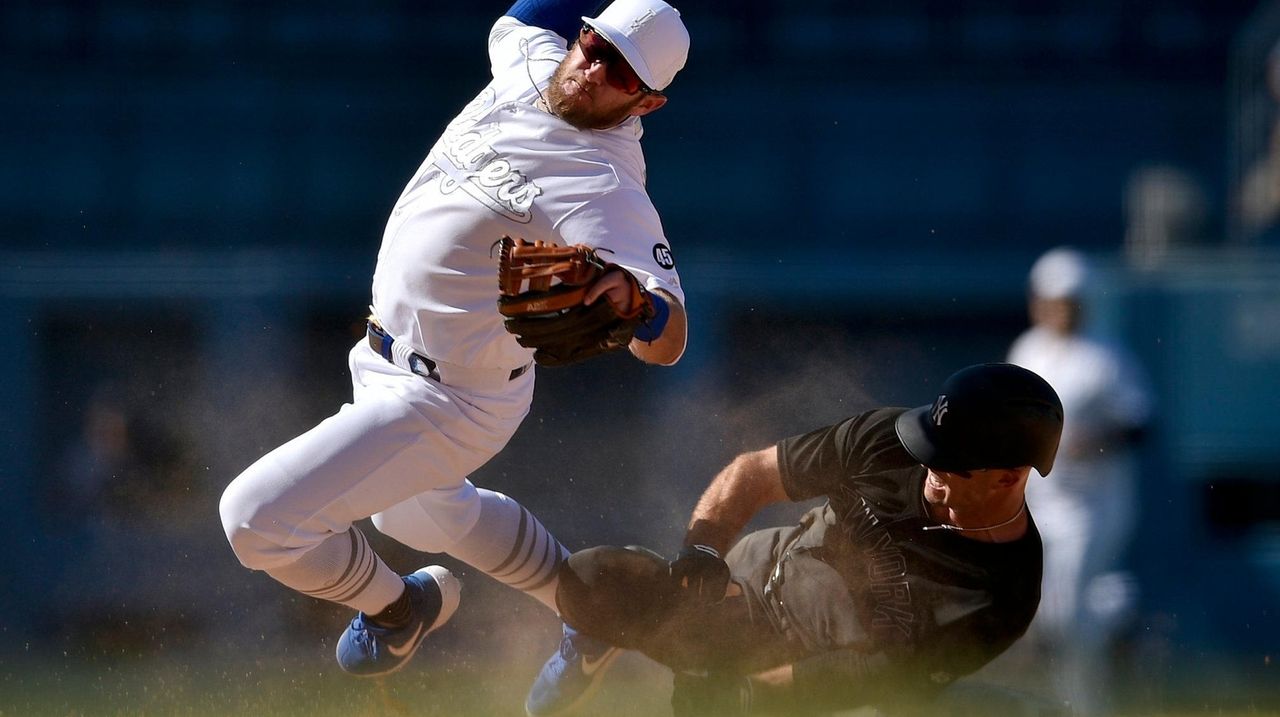 Yankees load bases in ninth but can't score, fall to Dodgers - Newsday