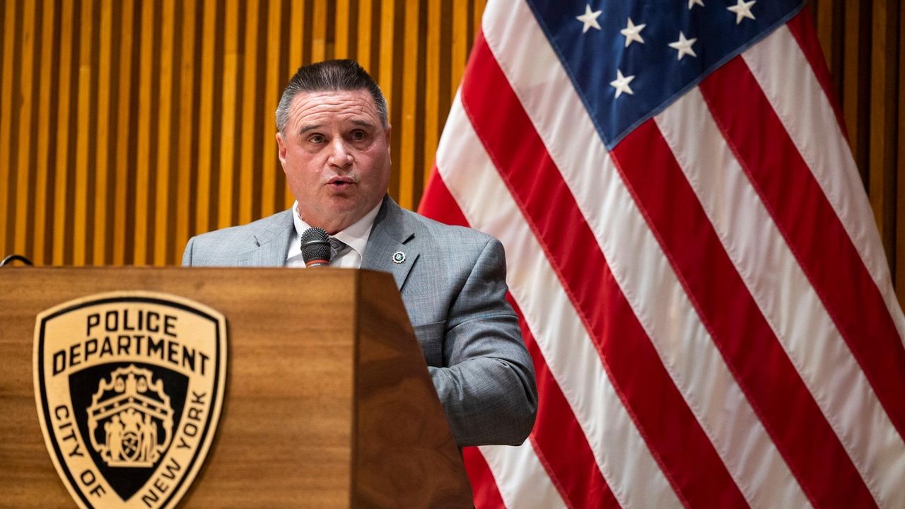 NYPD charge suspect in fatal stabbings, other attacks in Manhattan ...