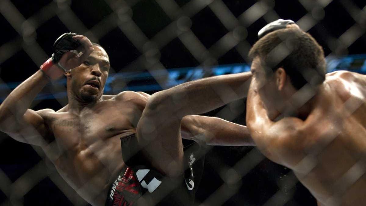 Jon Jones submits Lyoto Machida at UFC 140 - Newsday