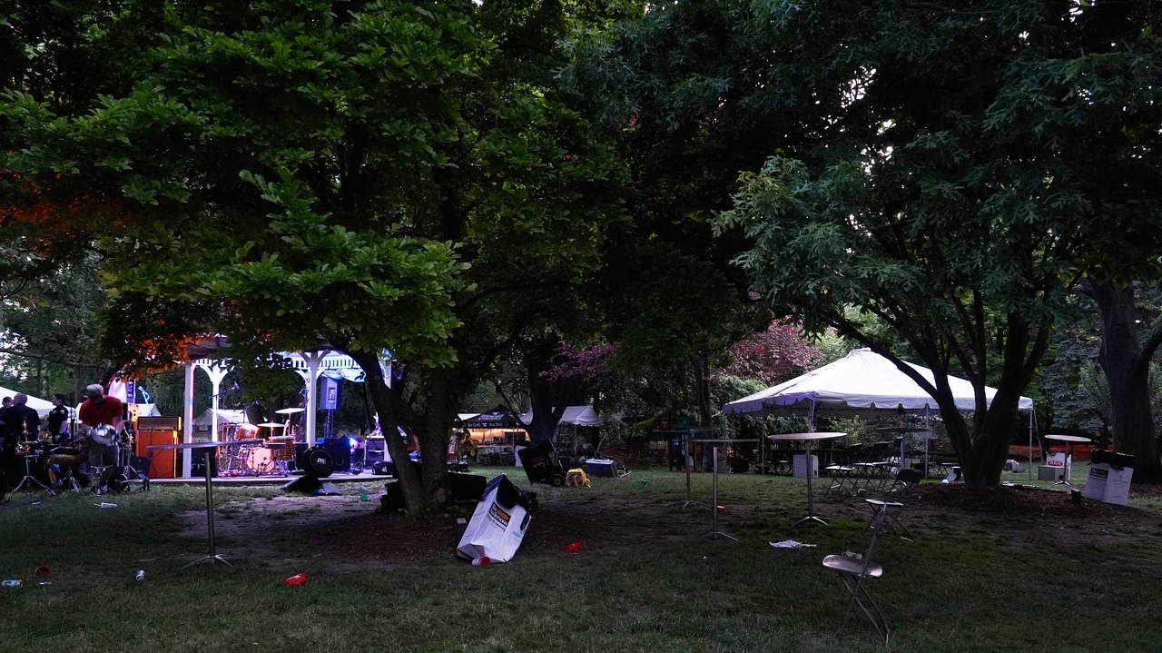 Police search for suspects in Ohio shooting that wounded 12 near a ...