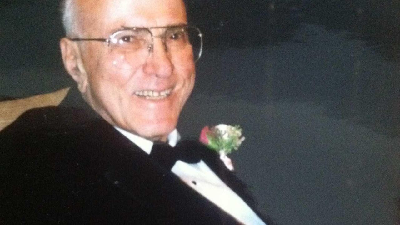Labor lawyer Bruno Baratta dies at 86 - Newsday