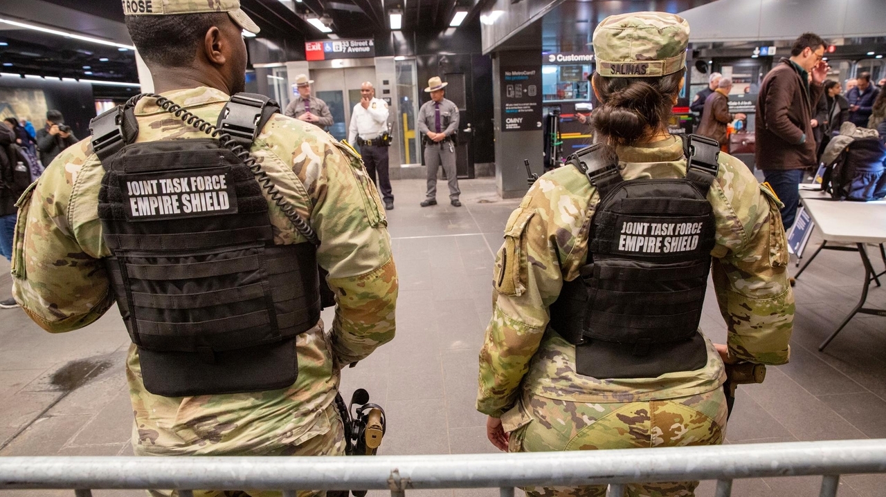 Hochul deploys another 250 National Guard troops to patrol NYC subways ...