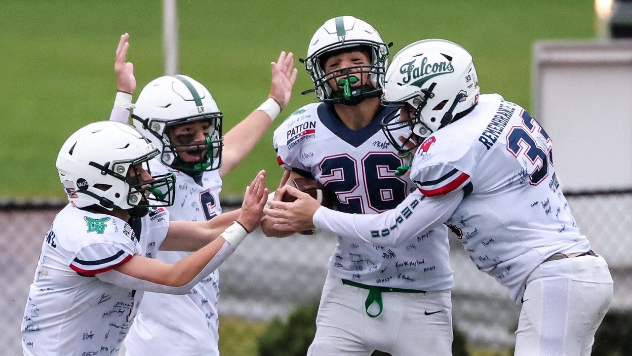 Locust Valley tops Cold Spring Harbor in Remembrance Bowl - Newsday