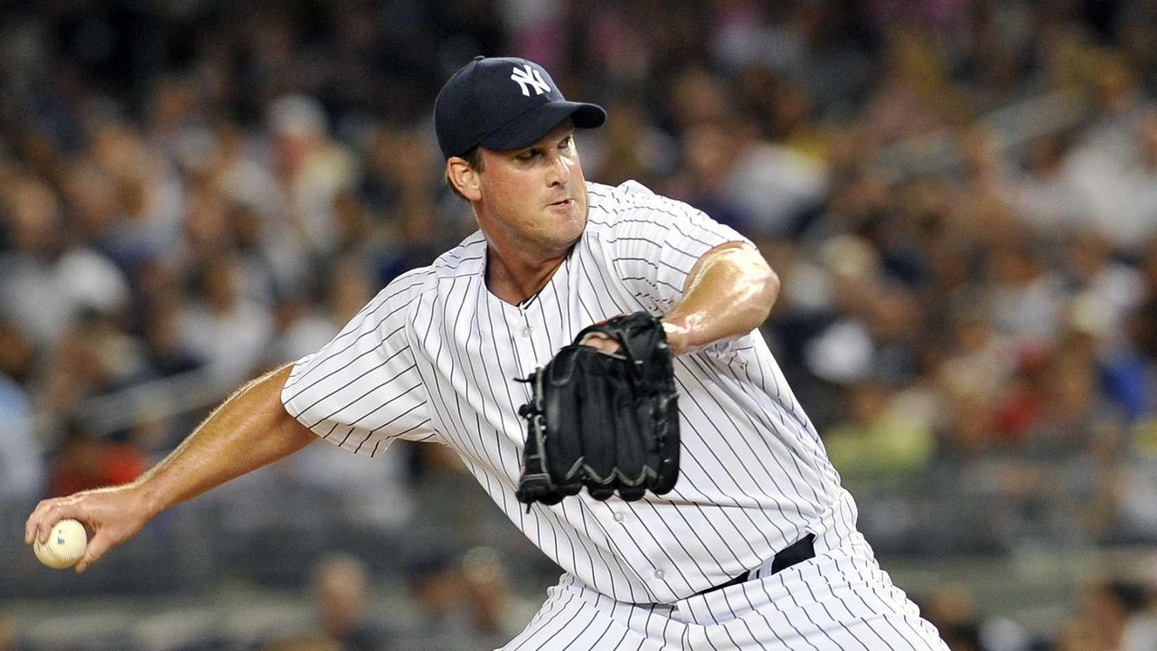 Derek Lowe gives Yankees instant relief - Newsday