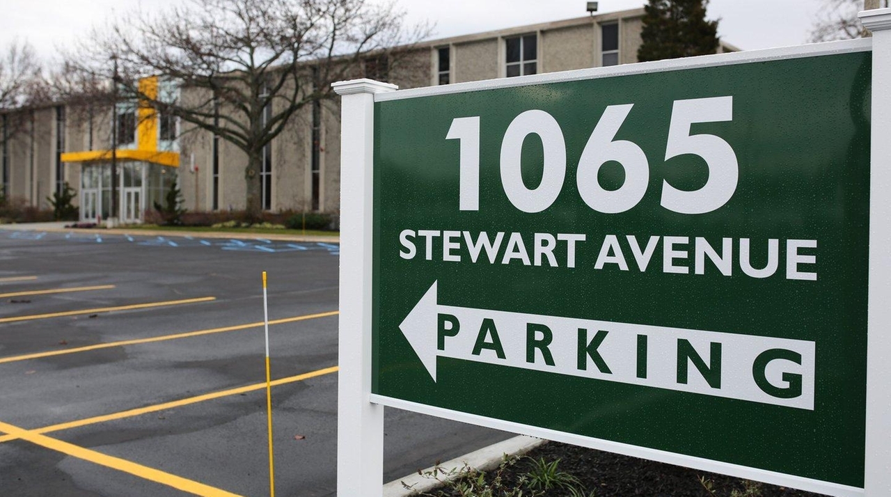 Bethpage is new site for U.S. office serving asylum seekers - Newsday
