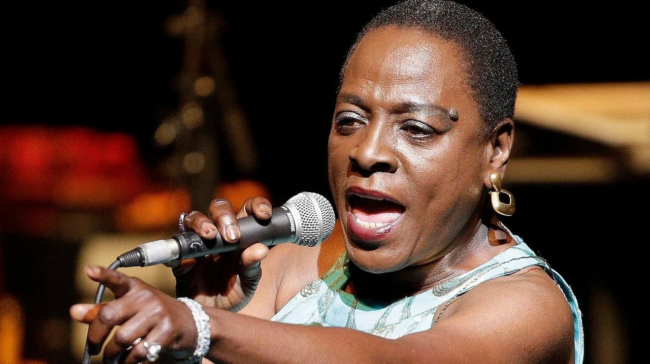 Sharon Jones dies; soul singer was 60 - Newsday