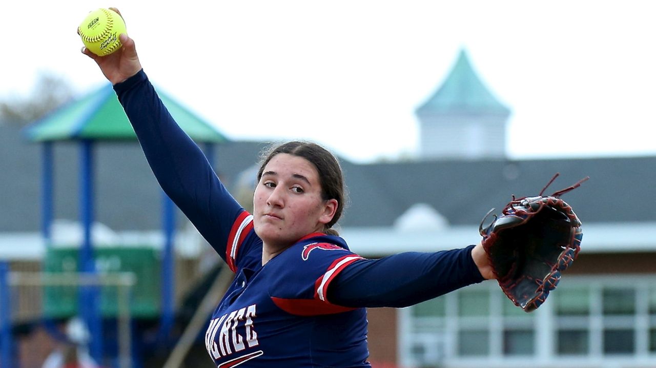 Amelia DeRosa hurls 20 Ks to lift Miller Place over Mount Sinai - Newsday