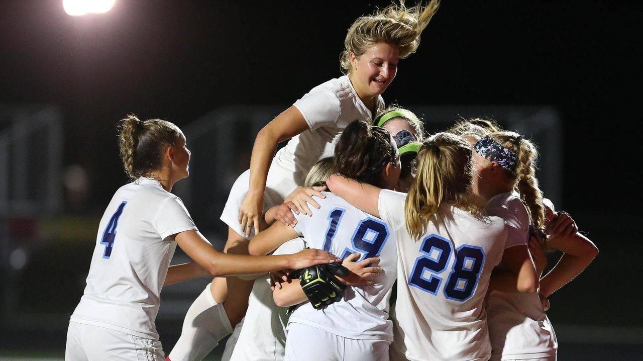 Kelly's goal gives Rocky Point girls soccer victory - Newsday