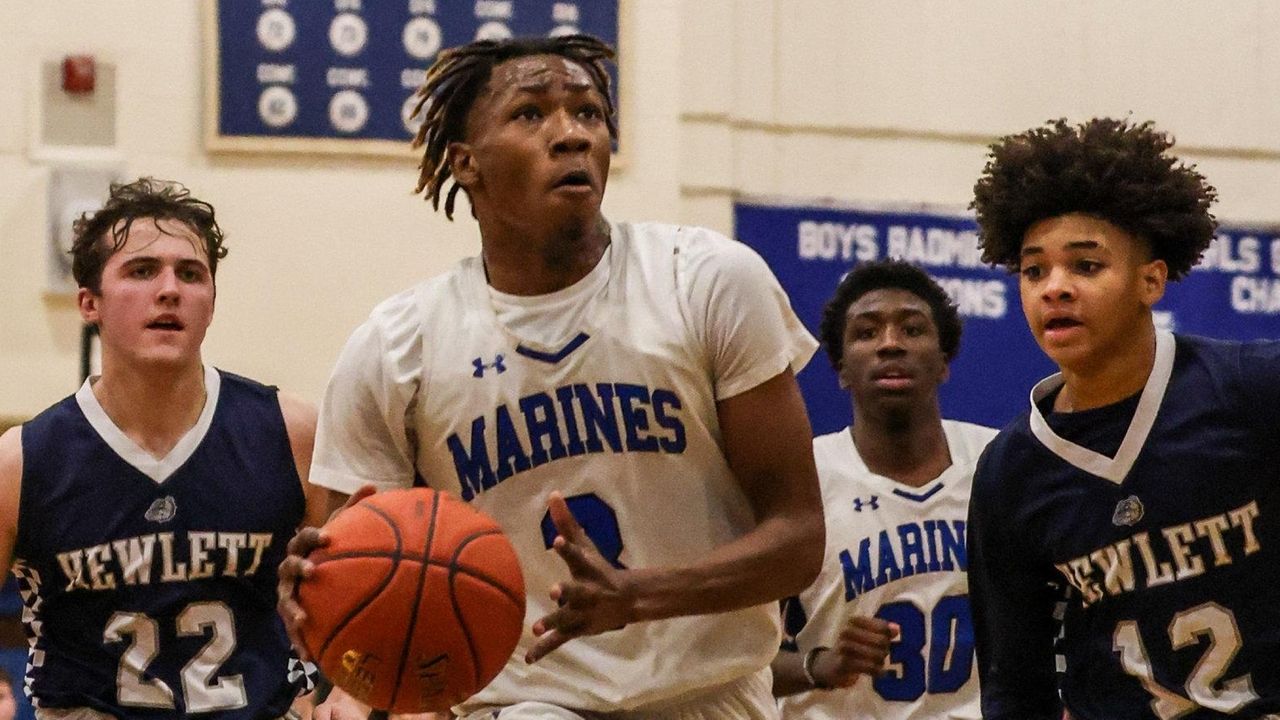 Graham lifts Long Beach boys hoops over Hewlett - Newsday