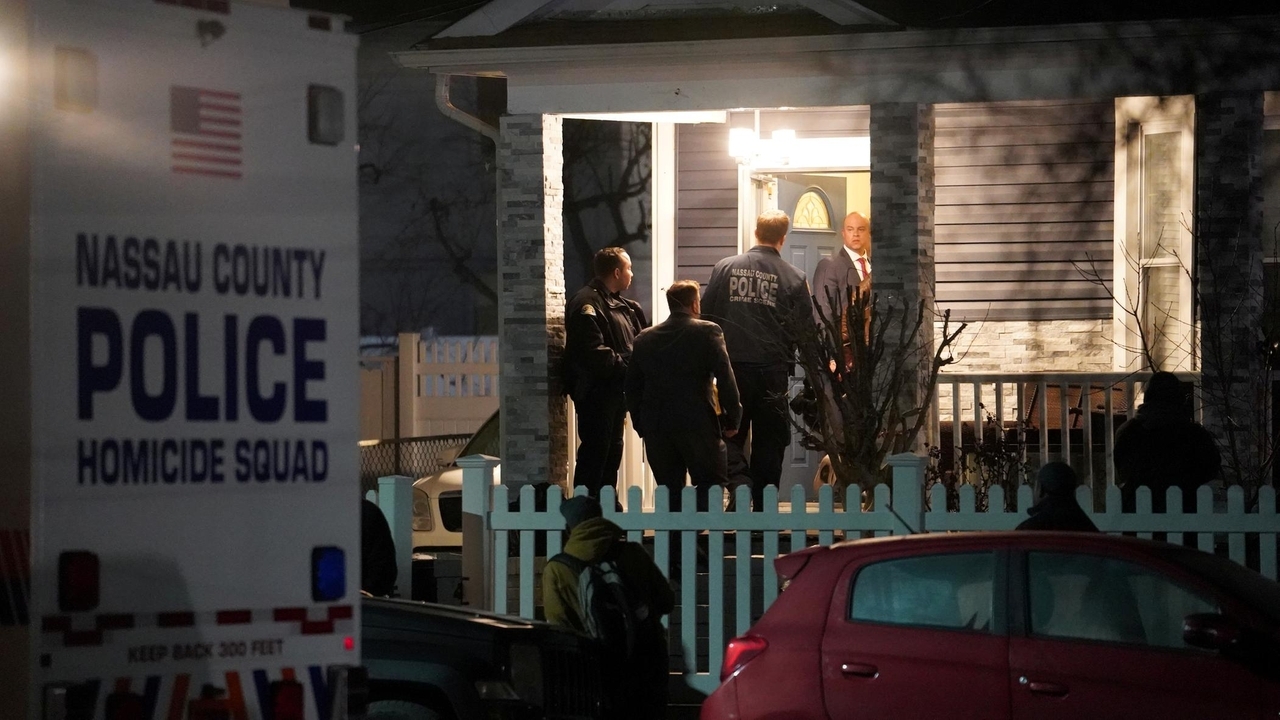 Boy, 17, charged with murder in Hempstead man's death - Newsday