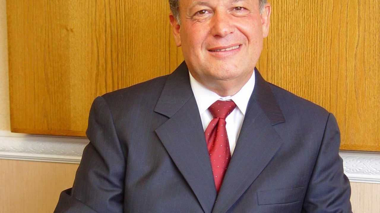 John C. Tsunis, CEO of Gold Coast Bank, faces forcible touching charge ...