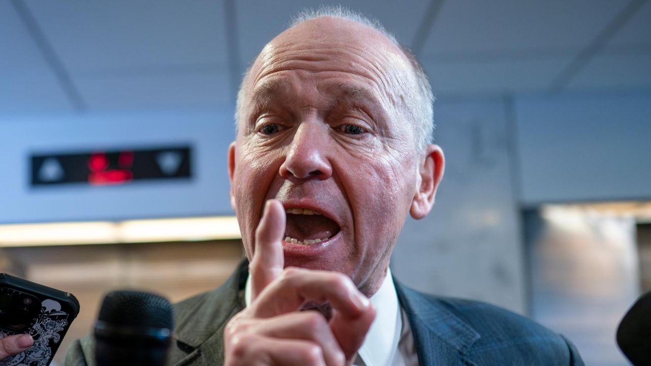 Boeing CEO to step down in management shake-up as manufacturing issues ...