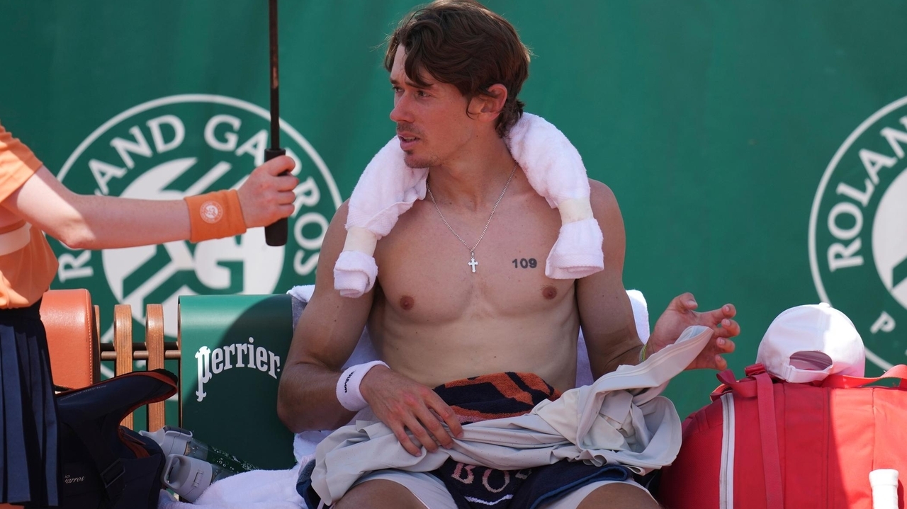 Heat wave at French Open impacts the clay courts and sends fans to ...